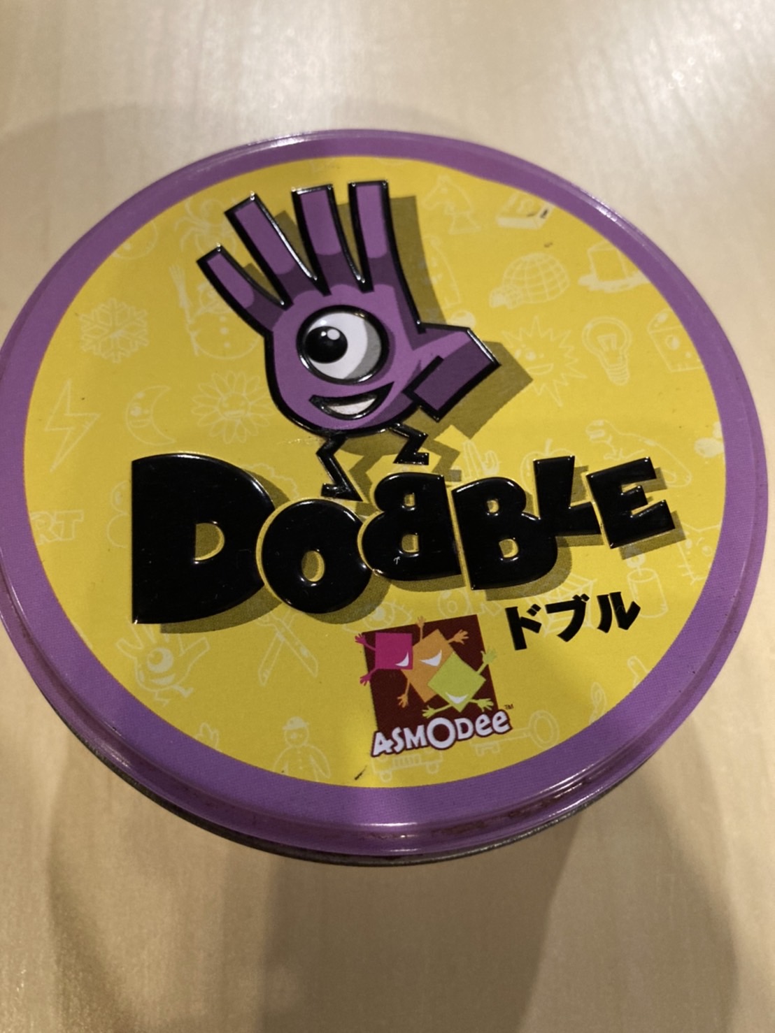 共通するマークをいち早く探し出せ！『DOBBLE（ドブル）』 | ボードゲームバーPeeGee大阪心斎橋店